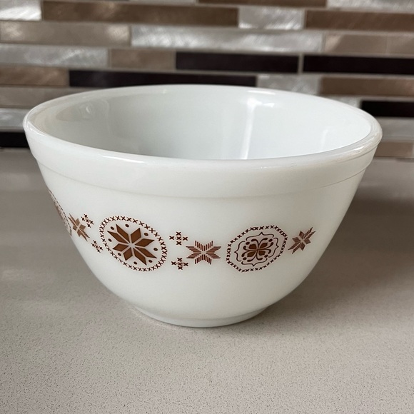 Pyrex | Kitchen | Vintage Pyrex 12 Pint White And Brown Snowflake Bowl ...